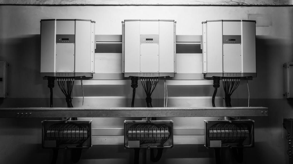Solar Batteries: Types, Benefits & How They Work