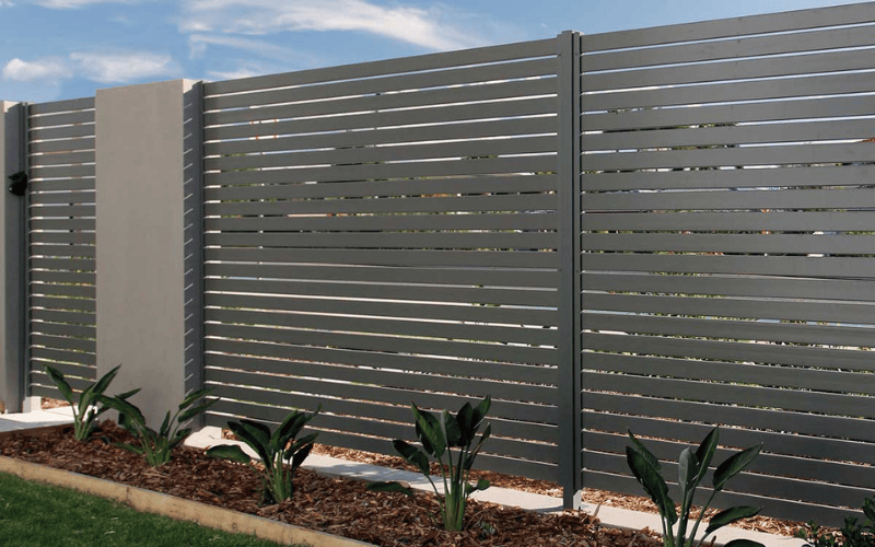 20+ Front Yard Fencing Ideas (2025)