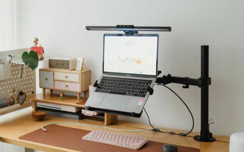 7 Best Monitor Arms in Australia (2024)